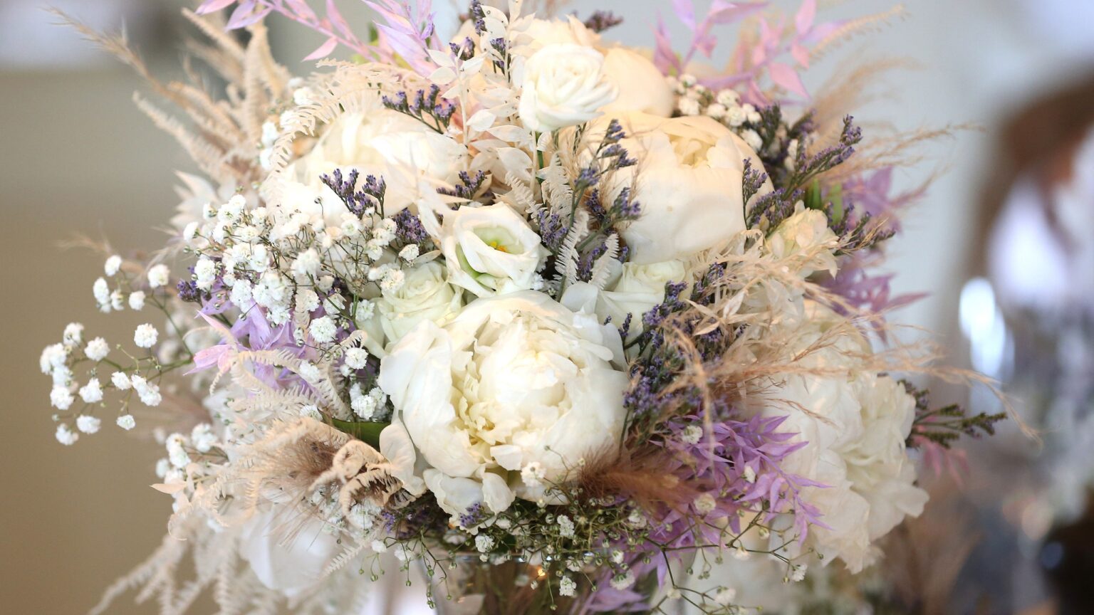 Flowers for Every Season: A Guide to Choosing the Perfect Arrangement ...